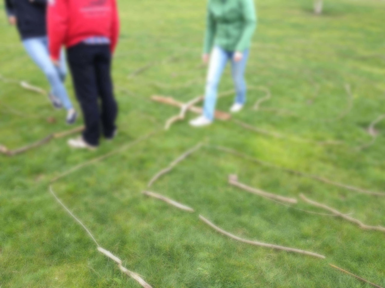 3 Ideas to Teach Children Outdoors Effectively - Embodied Learning